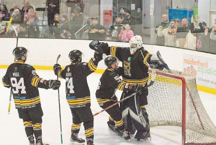 Bees ward off the Solway Sharks to qualify for end of season play-offs ...