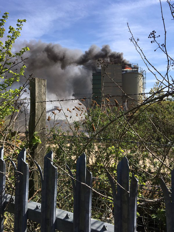 Four crews tackle fire at Summerleaze Quarry - Maidenhead Advertiser