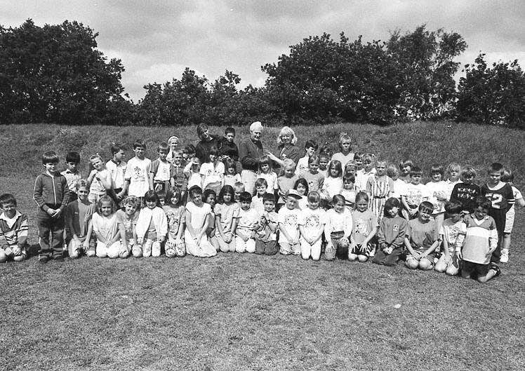 Remember When: Manchester United stars visited Bisham Abbey - Photo 1 ...