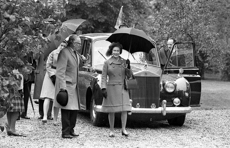 Remember When: The Queen's royal visits through the years - Photo 1 of ...