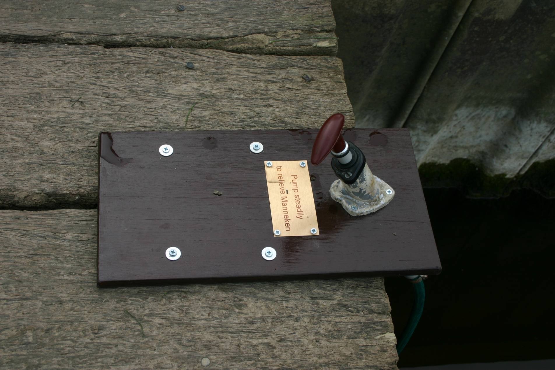 Thames Manneken Pis and miraculous banana tree appear in Sonning ...